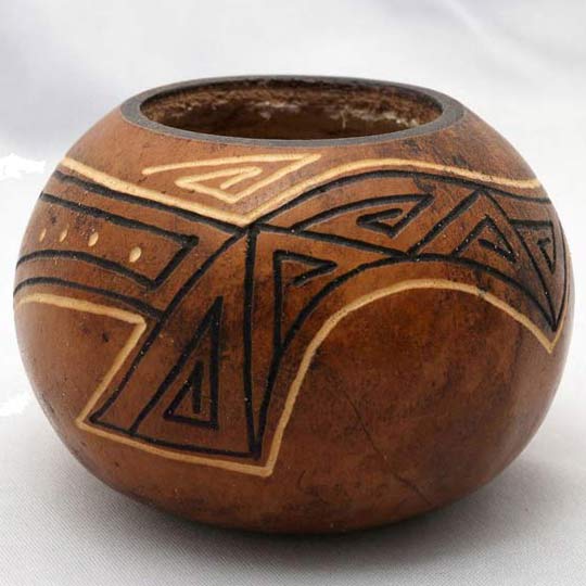 Calebasse peinte et décorée